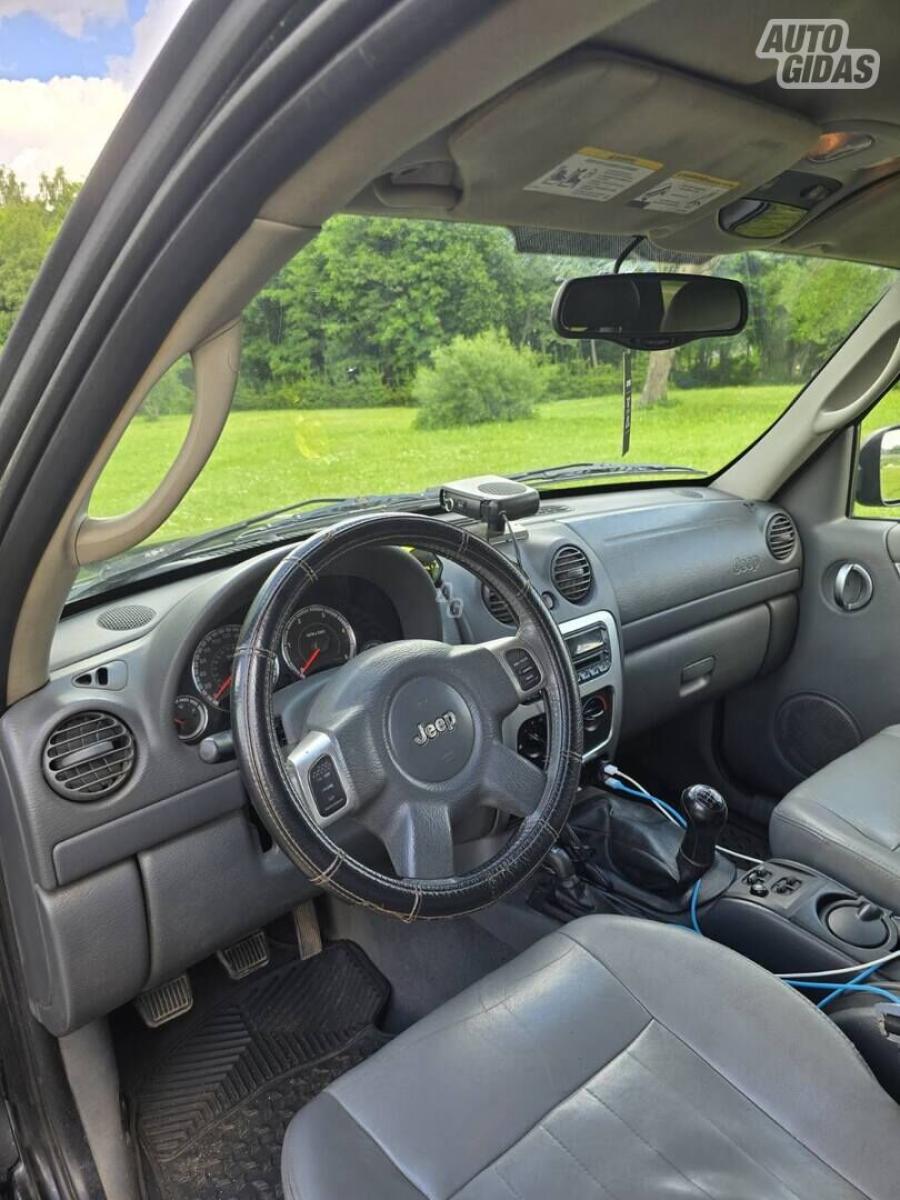 Melns Jeep Cherokee 2006 Rietavas, ar dzinēja tilpumu 2.80 L un nobraukumu 291 tūkst. km par 4000 €, foto 7 vietnē AUTOMOTO.COM.LV