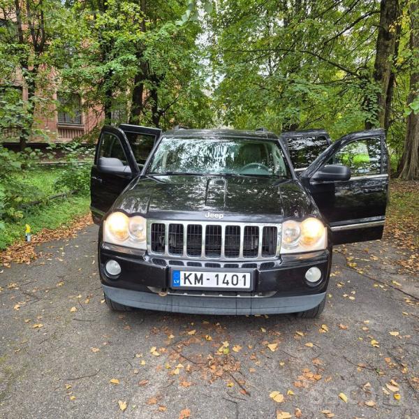 Black Jeep Cherokee 2006 in Riga, with an engine capacity of 3.00 L and mileage of 252 thousand km for 3000 €, photo 6 on AUTOMOTO.COM.LV