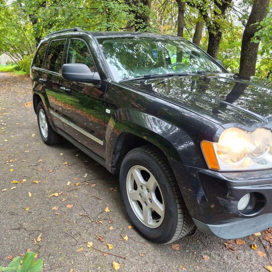 Black Jeep Cherokee 2006 in Riga, with an engine capacity of 3.00 L and mileage of 252 thousand km for 3000 €, photo 13 on AUTOMOTO.COM.LV