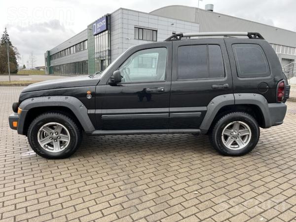 Black Jeep Cherokee 2007 in Tukums, with an engine capacity of 2.80 L and mileage of 168 thousand km for 5750 €, photo 4 on AUTOMOTO.COM.LV