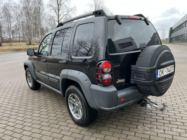 Black Jeep Cherokee 2007 in Tukums, with an engine capacity of 2.80 L and mileage of 168 thousand km for 5750 €, photo 5 on AUTOMOTO.COM.LV