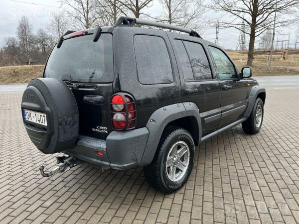 Black Jeep Cherokee 2007 in Tukums, with an engine capacity of 2.80 L and mileage of 168 thousand km for 5750 €, photo 6 on AUTOMOTO.COM.LV