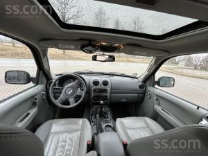 Melns Jeep Cherokee 2007 Tukums, ar dzinēja tilpumu 2.80 L un nobraukumu 168 tūkst. km par 5750 €, foto 8 vietnē AUTOMOTO.COM.LV