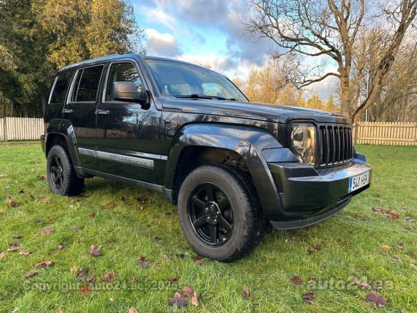 Black Jeep Cherokee 2008 in Tallinn, with an engine capacity of 2.80 L and mileage of 212 thousand km for 5999 €, photo 1 on AUTOMOTO.COM.LV