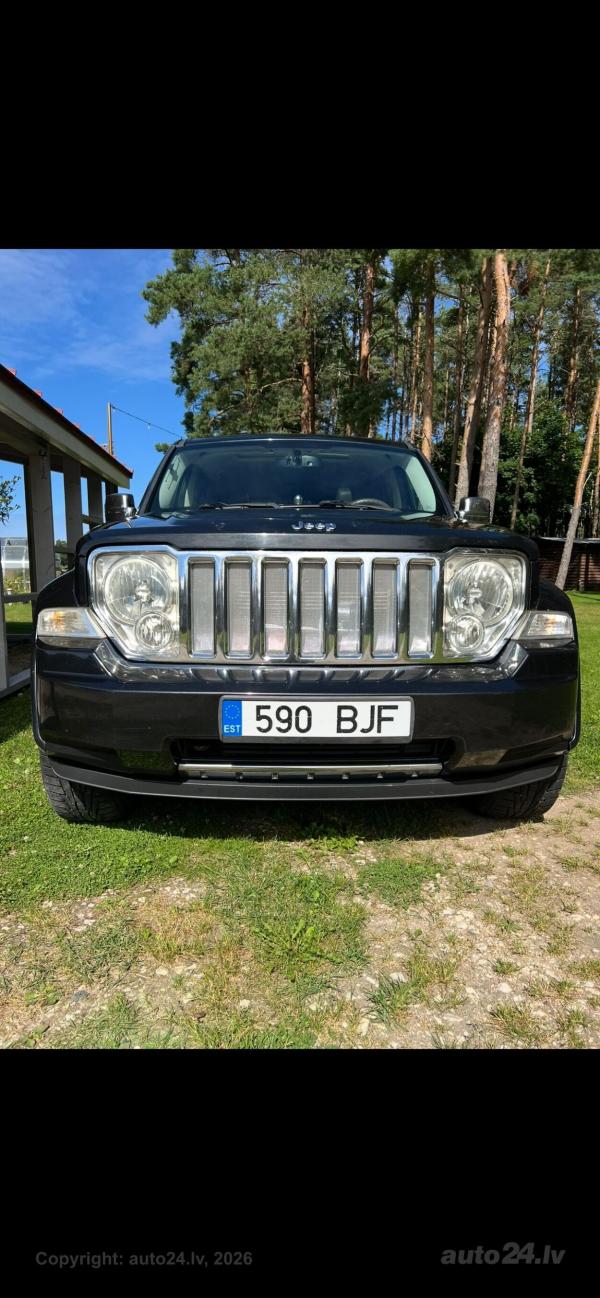 Melns Jeep Cherokee 2008 Tallina, ar dzinēja tilpumu 2.80 L un nobraukumu 350 tūkst. km par 6000 €, foto 4 vietnē AUTOMOTO.COM.LV