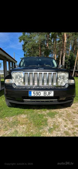 Melns Jeep Cherokee 2008 Tallina, ar dzinēja tilpumu 2.80 L un nobraukumu 350 tūkst. km par 6000 €, foto 4 vietnē AUTOMOTO.COM.LV