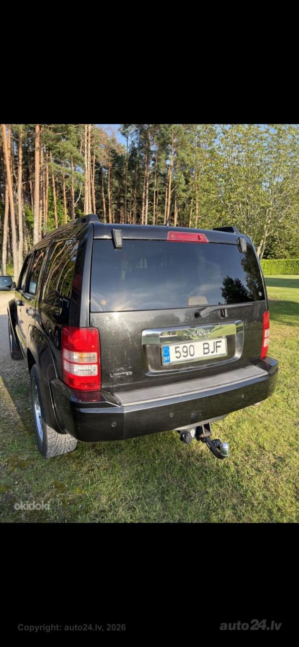 Melns Jeep Cherokee 2008 Tallina, ar dzinēja tilpumu 2.80 L un nobraukumu 350 tūkst. km par 6000 €, foto 5 vietnē AUTOMOTO.COM.LV
