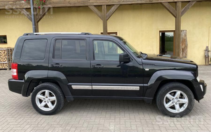 Melns Jeep Cherokee 2008 Cēsis, ar dzinēja tilpumu 2.80 L un nobraukumu 345 tūkst. km par 5500 €, foto 3 vietnē AUTOMOTO.COM.LV