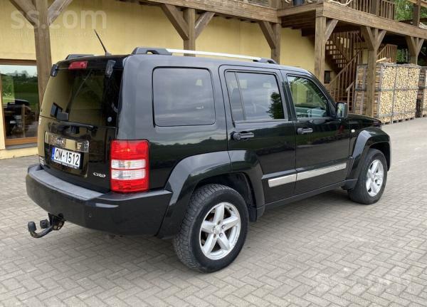 Black Jeep Cherokee 2008 in Cesis, with an engine capacity of 2.80 L and mileage of 345 thousand km for 5500 €, photo 3 on AUTOMOTO.COM.LV