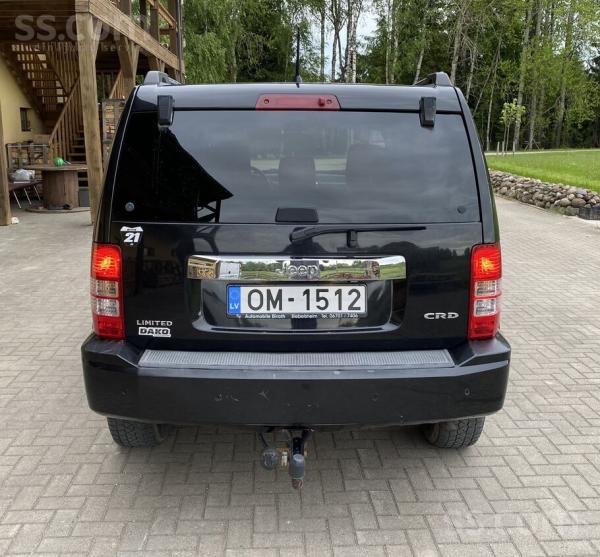 Black Jeep Cherokee 2008 in Cesis, with an engine capacity of 2.80 L and mileage of 345 thousand km for 5500 €, photo 4 on AUTOMOTO.COM.LV