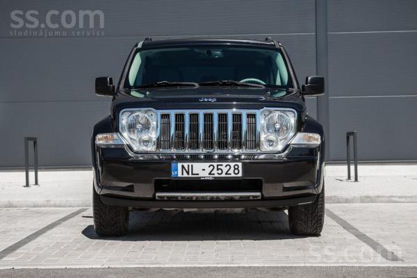 Melns Jeep Cherokee 2008 Rīga, ar dzinēja tilpumu 2.80 L un nobraukumu 230 tūkst. km par 7995 €, foto 2 vietnē AUTOMOTO.COM.LV