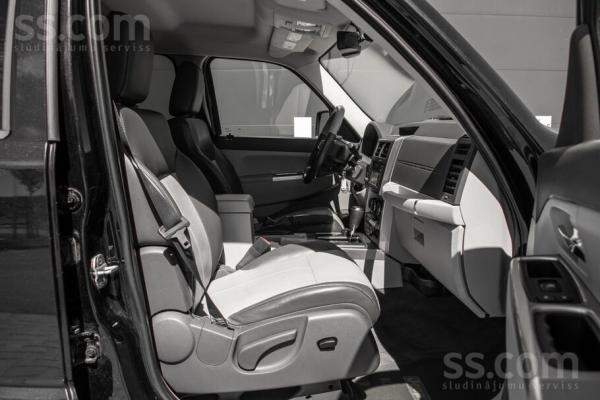 Melns Jeep Cherokee 2008 Rīga, ar dzinēja tilpumu 2.80 L un nobraukumu 230 tūkst. km par 7995 €, foto 9 vietnē AUTOMOTO.COM.LV