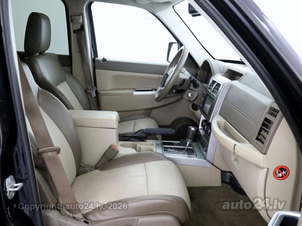 Melns Jeep Cherokee 2009 Tallina, ar dzinēja tilpumu 2.80 L un nobraukumu 279 tūkst. km par 4499 €, foto 6 vietnē AUTOMOTO.COM.LV