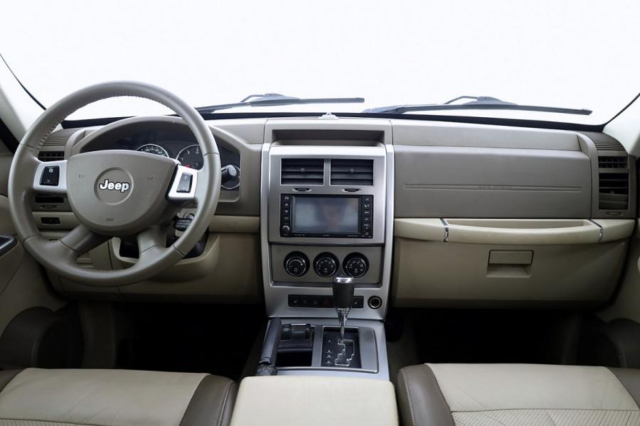 Melns Jeep Cherokee 2009 Tallina, ar dzinēja tilpumu 2.80 L un nobraukumu 279 tūkst. km par 3999 €, foto 13 vietnē AUTOMOTO.COM.LV