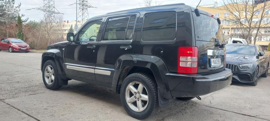 Black Jeep Cherokee 2010 in Vilnius, with an engine capacity of 2.80 L and mileage of 245 thousand km for 4500 €, photo 6 on AUTOMOTO.COM.LV