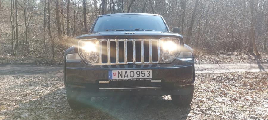 Black Jeep Cherokee 2010 in Vilnius, with an engine capacity of 2.80 L and mileage of 245 thousand km for 4500 €, photo 20 on AUTOMOTO.COM.LV