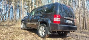 Black Jeep Cherokee 2010 in Vilnius, with an engine capacity of 2.80 L and mileage of 245 thousand km for 4500 €, photo 22 on AUTOMOTO.COM.LV