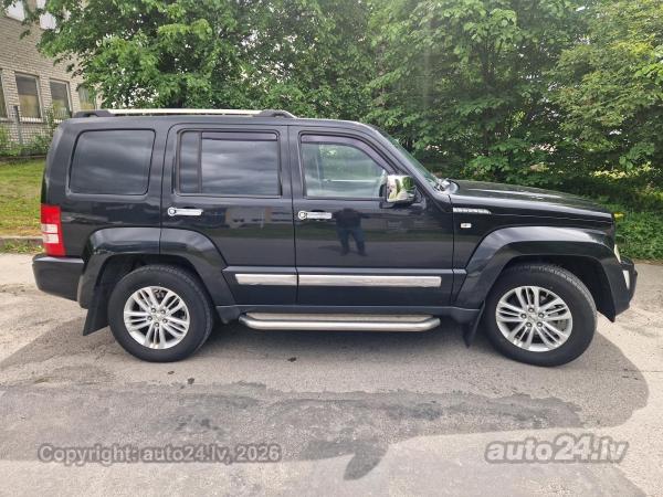 Черный Джип Чероки 2010 в Таллин, объемом двигателя 2.80 л и пробегом 259 тыс. км за 5300 €, фото 5 на AUTOMOTO.COM.LV