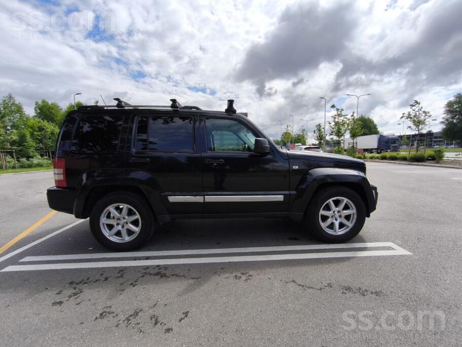 Melns Jeep Cherokee 2010 Rīga, ar dzinēja tilpumu 2.80 L un nobraukumu 225 tūkst. km par 8499 €, foto 9 vietnē AUTOMOTO.COM.LV