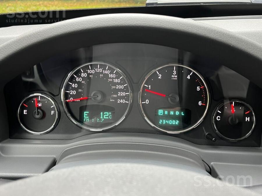 Melns Jeep Cherokee 2010 Rīga, ar dzinēja tilpumu 2.80 L un nobraukumu 0 tūkst. km par 7899 €, foto 14 vietnē AUTOMOTO.COM.LV
