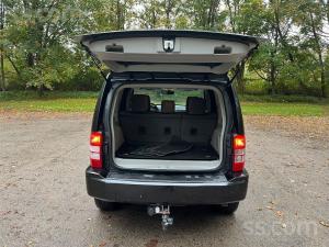 Melns Jeep Cherokee 2010 Rīga, ar dzinēja tilpumu 2.80 L un nobraukumu 0 tūkst. km par 7899 €, foto 25 vietnē AUTOMOTO.COM.LV