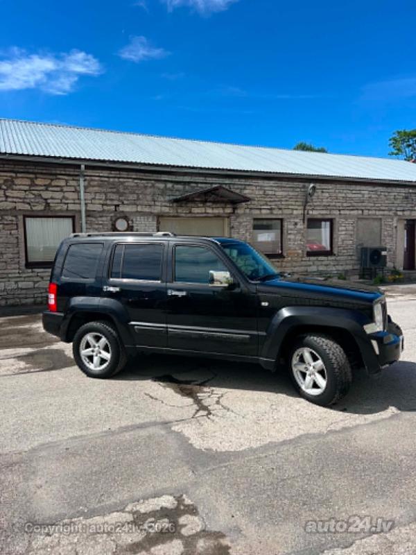 Black Jeep Cherokee 2011 in Tallinn, with an engine capacity of 2.80 L and mileage of 285 thousand km for 7100 €, photo 1 on AUTOMOTO.COM.LV