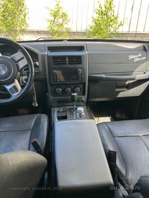 Melns Jeep Cherokee 2011 Tallina, ar dzinēja tilpumu 2.80 L un nobraukumu 285 tūkst. km par 7100 €, foto 7 vietnē AUTOMOTO.COM.LV