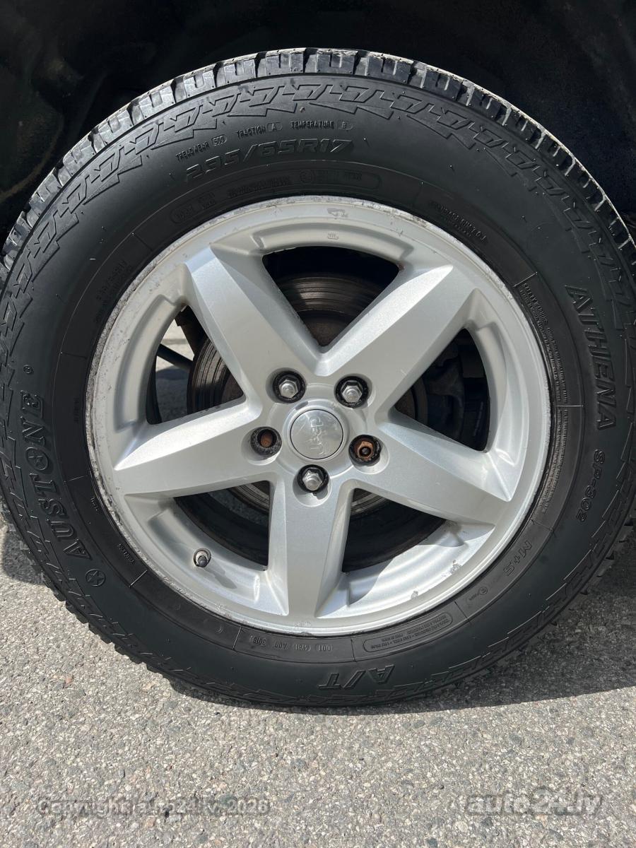 Melns Jeep Cherokee 2011 Tallina, ar dzinēja tilpumu 2.80 L un nobraukumu 285 tūkst. km par 7100 €, foto 13 vietnē AUTOMOTO.COM.LV