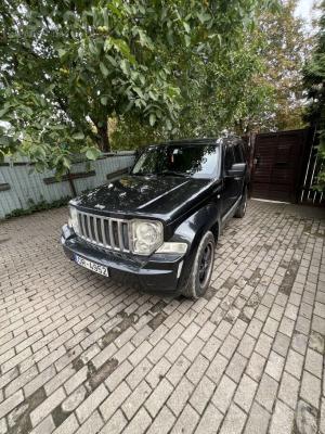 Black Jeep Cherokee 2011 in Riga, with an engine capacity of 2.80 L and mileage of 255 thousand km for 8500 €, photo 1 on AUTOMOTO.COM.LV