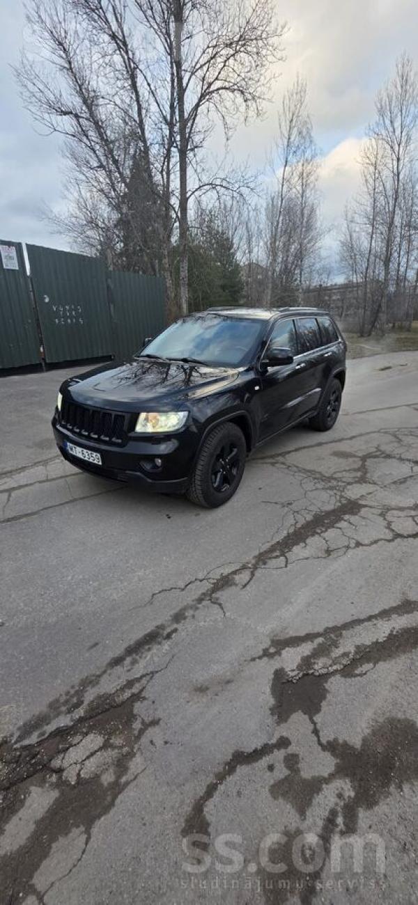 Black Jeep Cherokee 2012 in Riga, with an engine capacity of 3.00 L and mileage of 269 thousand km for 10500 €, photo 9 on AUTOMOTO.COM.LV