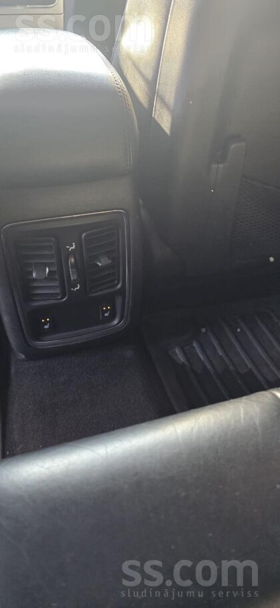 Melns Jeep Cherokee 2012 Rīga, ar dzinēja tilpumu 3.00 L un nobraukumu 269 tūkst. km par 10500 €, foto 24 vietnē AUTOMOTO.COM.LV