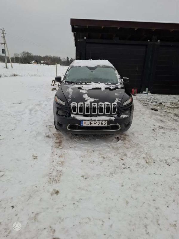 Black Jeep Cherokee 2014 in Jonava, with an engine capacity of 2.40 L and mileage of 273 thousand km for 5500 €, photo 1 on AUTOMOTO.COM.LV