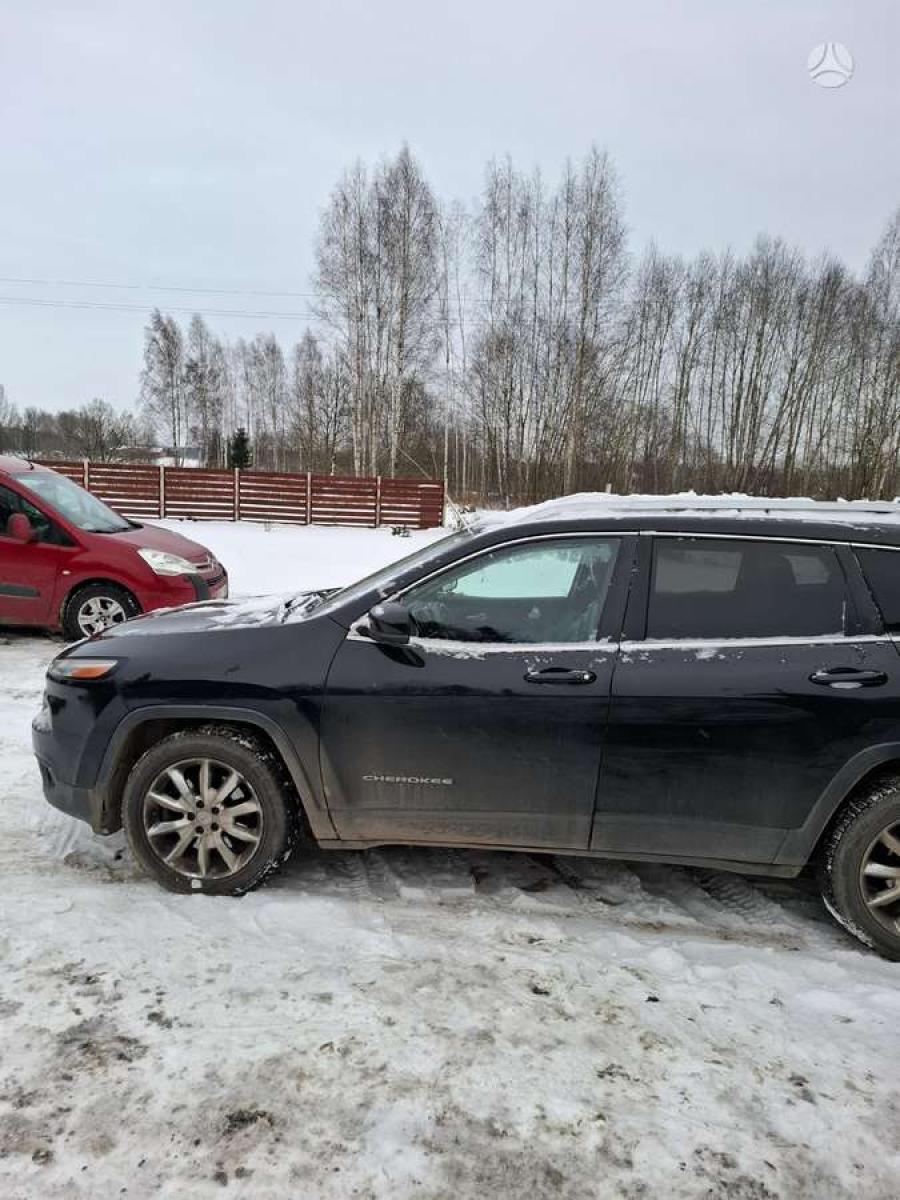 Melns Jeep Cherokee 2014 Jonava, ar dzinēja tilpumu 2.40 L un nobraukumu 273 tūkst. km par 5500 €, foto 8 vietnē AUTOMOTO.COM.LV