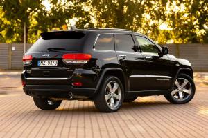 Melns Jeep Cherokee 2014 Jelgava, ar dzinēja tilpumu 3.00 L un nobraukumu 173 tūkst. km par 16000 €, foto 6 vietnē AUTOMOTO.COM.LV