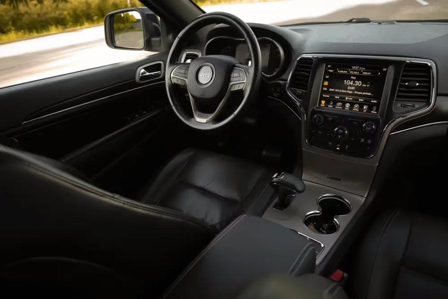 Melns Jeep Cherokee 2014 Jelgava, ar dzinēja tilpumu 3.00 L un nobraukumu 173 tūkst. km par 16000 €, foto 8 vietnē AUTOMOTO.COM.LV