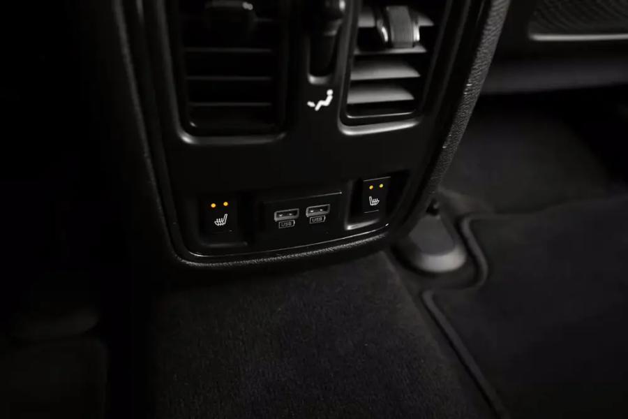Melns Jeep Cherokee 2014 Jelgava, ar dzinēja tilpumu 3.00 L un nobraukumu 173 tūkst. km par 16000 €, foto 18 vietnē AUTOMOTO.COM.LV