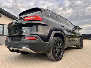 Black Jeep Cherokee 2014 in Kaunas, with an engine capacity of 1.96 L and mileage of 291 thousand km for 7700 €, photo  on AUTOMOTO.COM.LV