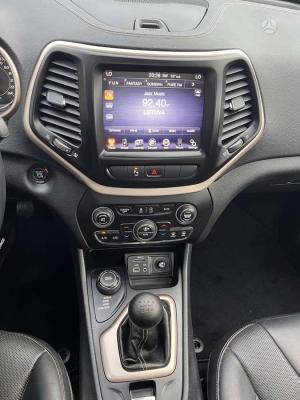 Melns Jeep Cherokee 2014 Kauņa, ar dzinēja tilpumu 1.96 L un nobraukumu 291 tūkst. km par 7700 €, foto 10 vietnē AUTOMOTO.COM.LV