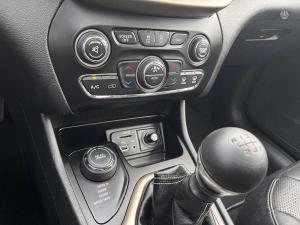 Melns Jeep Cherokee 2014 Kauņa, ar dzinēja tilpumu 1.96 L un nobraukumu 291 tūkst. km par 7700 €, foto 17 vietnē AUTOMOTO.COM.LV