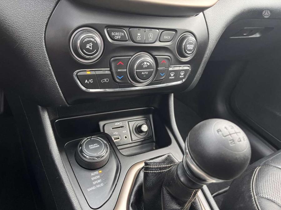 Melns Jeep Cherokee 2014 Kauņa, ar dzinēja tilpumu 1.96 L un nobraukumu 291 tūkst. km par 7700 €, foto 17 vietnē AUTOMOTO.COM.LV