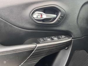 Melns Jeep Cherokee 2014 Kauņa, ar dzinēja tilpumu 1.96 L un nobraukumu 291 tūkst. km par 7700 €, foto 20 vietnē AUTOMOTO.COM.LV