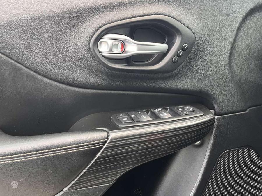 Melns Jeep Cherokee 2014 Kauņa, ar dzinēja tilpumu 1.96 L un nobraukumu 291 tūkst. km par 7700 €, foto 20 vietnē AUTOMOTO.COM.LV
