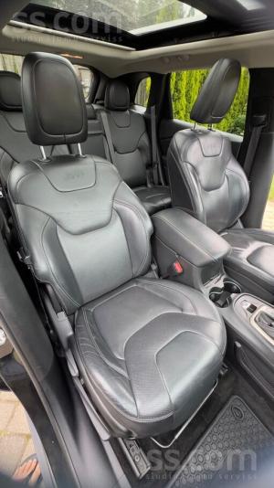 Black Jeep Cherokee 2014 in Riga, with an engine capacity of 2.00 L and mileage of 187 thousand km for 11500 €, photo 14 on AUTOMOTO.COM.LV