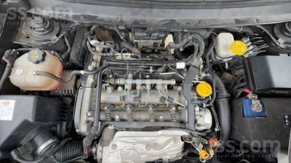 Black Jeep Cherokee 2014 in Riga, with an engine capacity of 2.00 L and mileage of 187 thousand km for 9800 €, photo 8 on AUTOMOTO.COM.LV