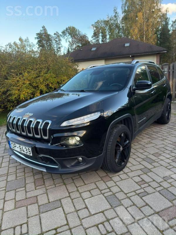 Black Jeep Cherokee 2014 in Riga, with an engine capacity of 2.00 L and mileage of 187 thousand km for 9500 €, photo 3 on AUTOMOTO.COM.LV