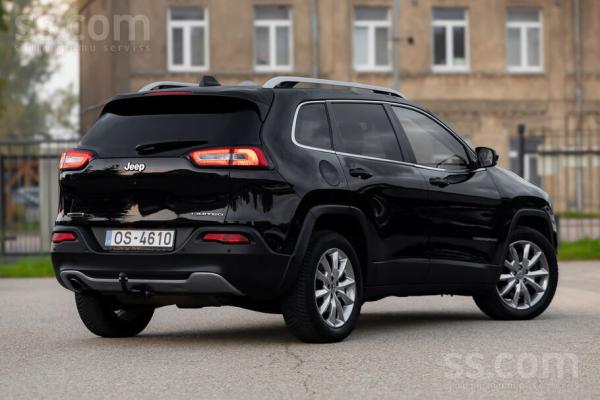 Melns Jeep Cherokee 2014 Jelgava, ar dzinēja tilpumu 2.00 L un nobraukumu 247 tūkst. km par 8590 €, foto 5 vietnē AUTOMOTO.COM.LV