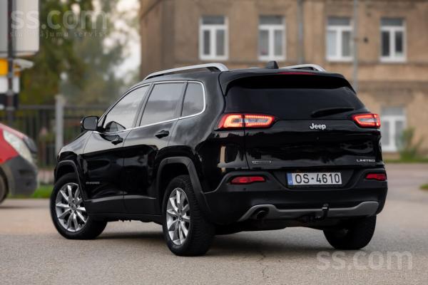Melns Jeep Cherokee 2014 Jelgava, ar dzinēja tilpumu 2.00 L un nobraukumu 247 tūkst. km par 8590 €, foto 6 vietnē AUTOMOTO.COM.LV