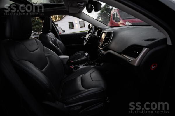 Melns Jeep Cherokee 2014 Jelgava, ar dzinēja tilpumu 2.00 L un nobraukumu 247 tūkst. km par 8590 €, foto 8 vietnē AUTOMOTO.COM.LV