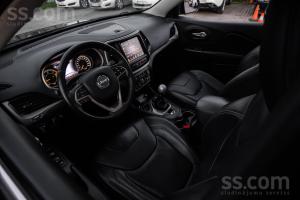 Melns Jeep Cherokee 2014 Jelgava, ar dzinēja tilpumu 2.00 L un nobraukumu 247 tūkst. km par 8590 €, foto 14 vietnē AUTOMOTO.COM.LV