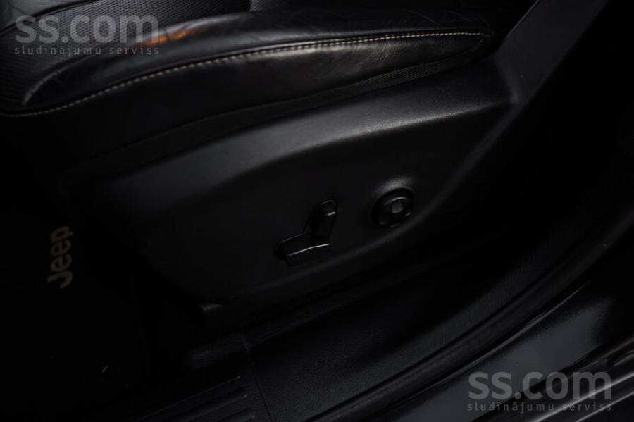 Melns Jeep Cherokee 2014 Jelgava, ar dzinēja tilpumu 2.00 L un nobraukumu 247 tūkst. km par 8590 €, foto 16 vietnē AUTOMOTO.COM.LV